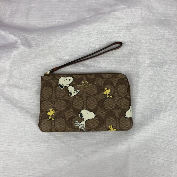 Coach | Bags | Coach X Peanuts Corner Zip Wristlet Wallet With Snoopy ...